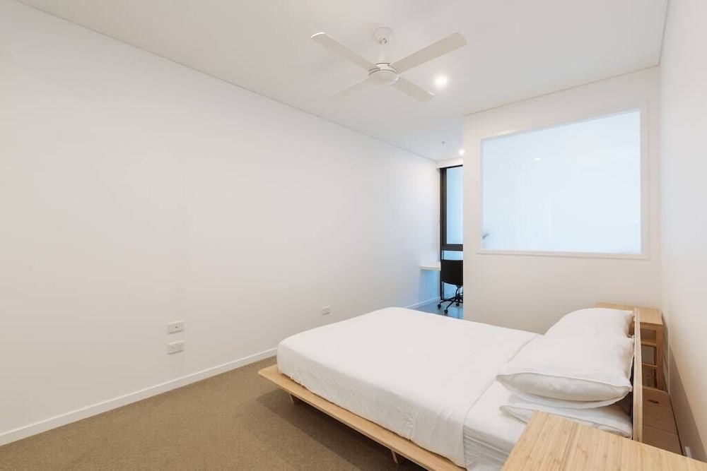 Luxury 1br Apt With Carpark, Gym & Pool - Salisbury
