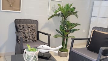 Quarto solteiro standard | Área de estar | Smart TV 40 polegadas com canais a cabo, TV, Netflix