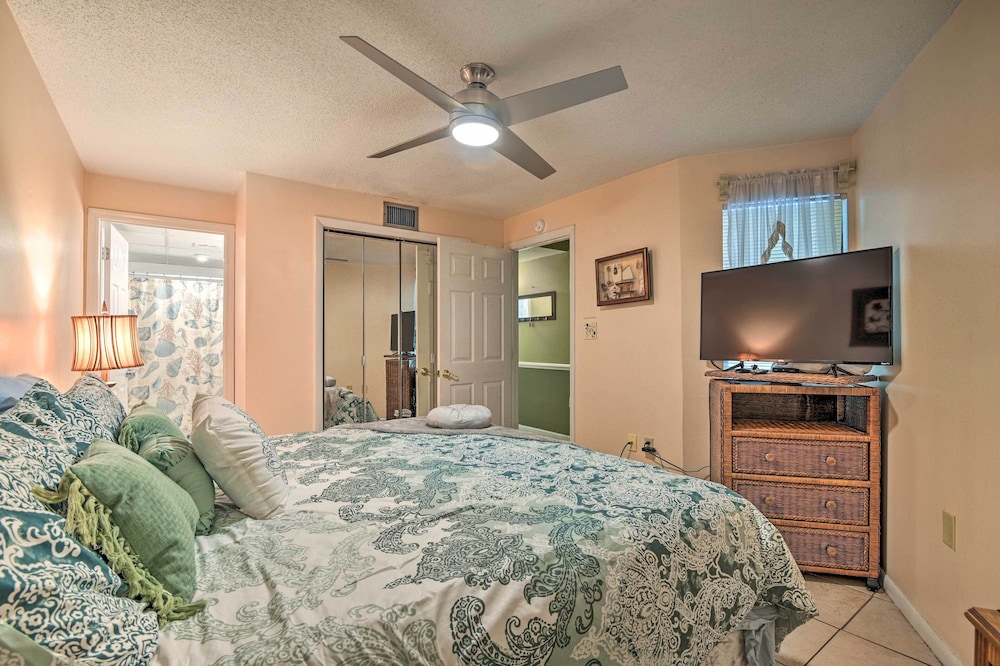 Murrells Inlet Condo W/ Ocean Views & Pool Access! - Garden City, SC