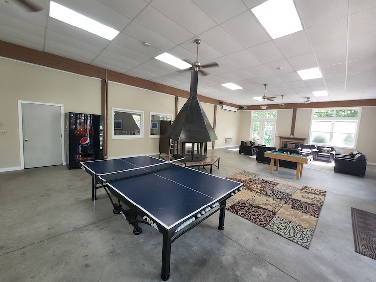 Remodeled Condo| Mins To Attractions| Nordic Village Amenities - Living Shores Aquarium, Glen