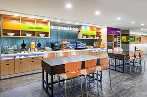 Café da manhã com buffet grátis todos os dias