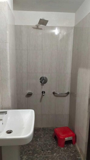 Chuveiro/banheira combinados, produtos de toalete de grife