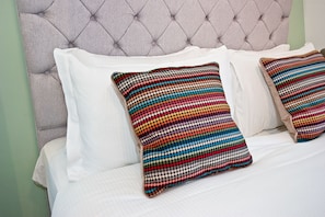 Apartamento executivo | Roupas de cama premium, espaço de trabalho para notebook