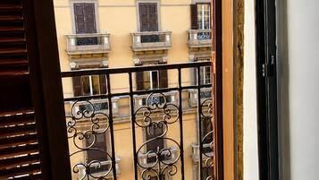 Quarto luxo, para não fumantes, vista para a cidade | Vista da sacada