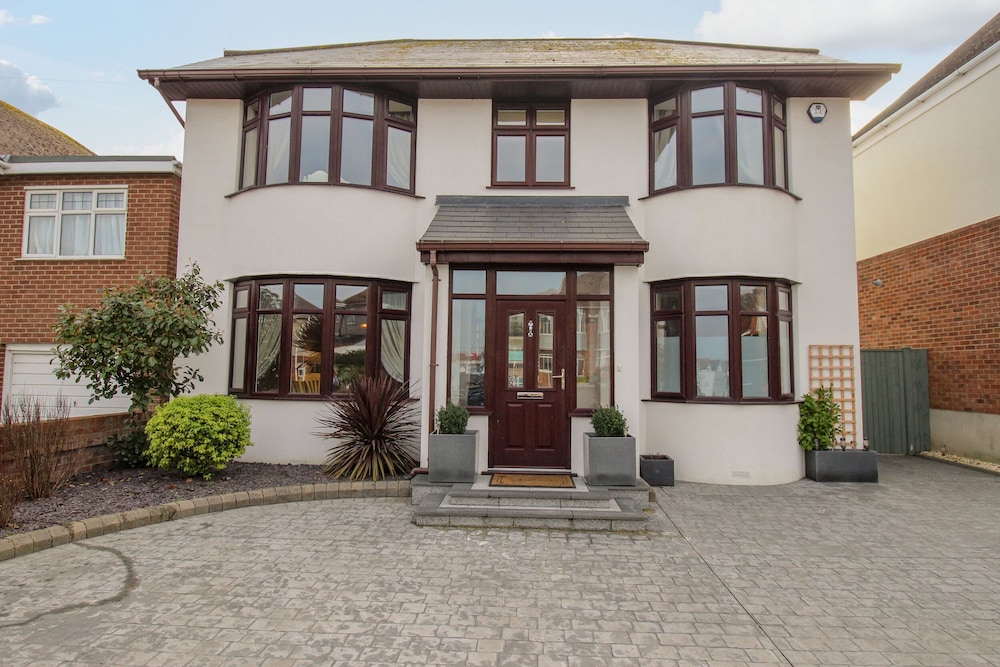 Family House - Preston Beach