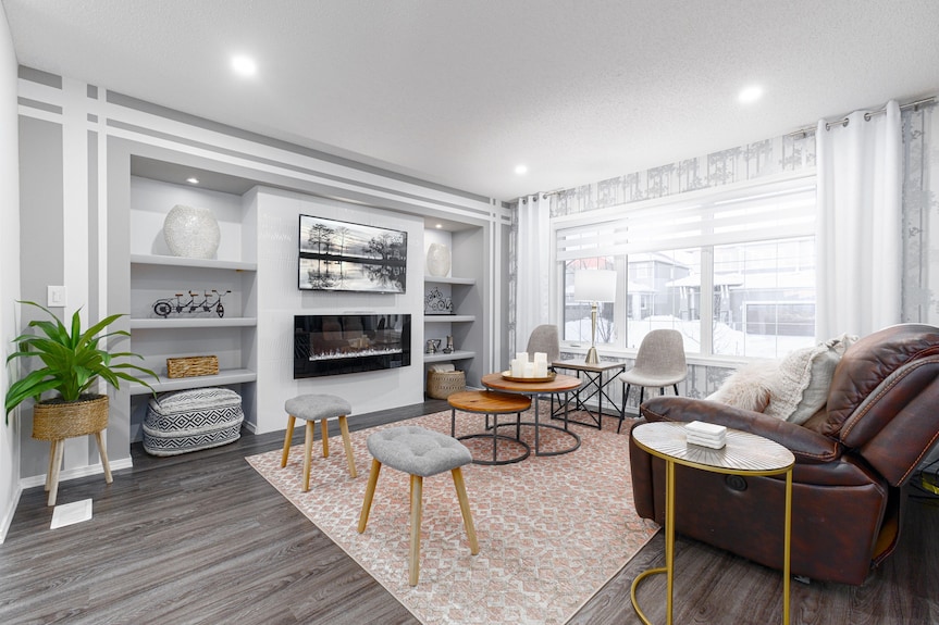 Modern House In Trendy Location In South Winnipeg-bridgwater Area - Winnipeg