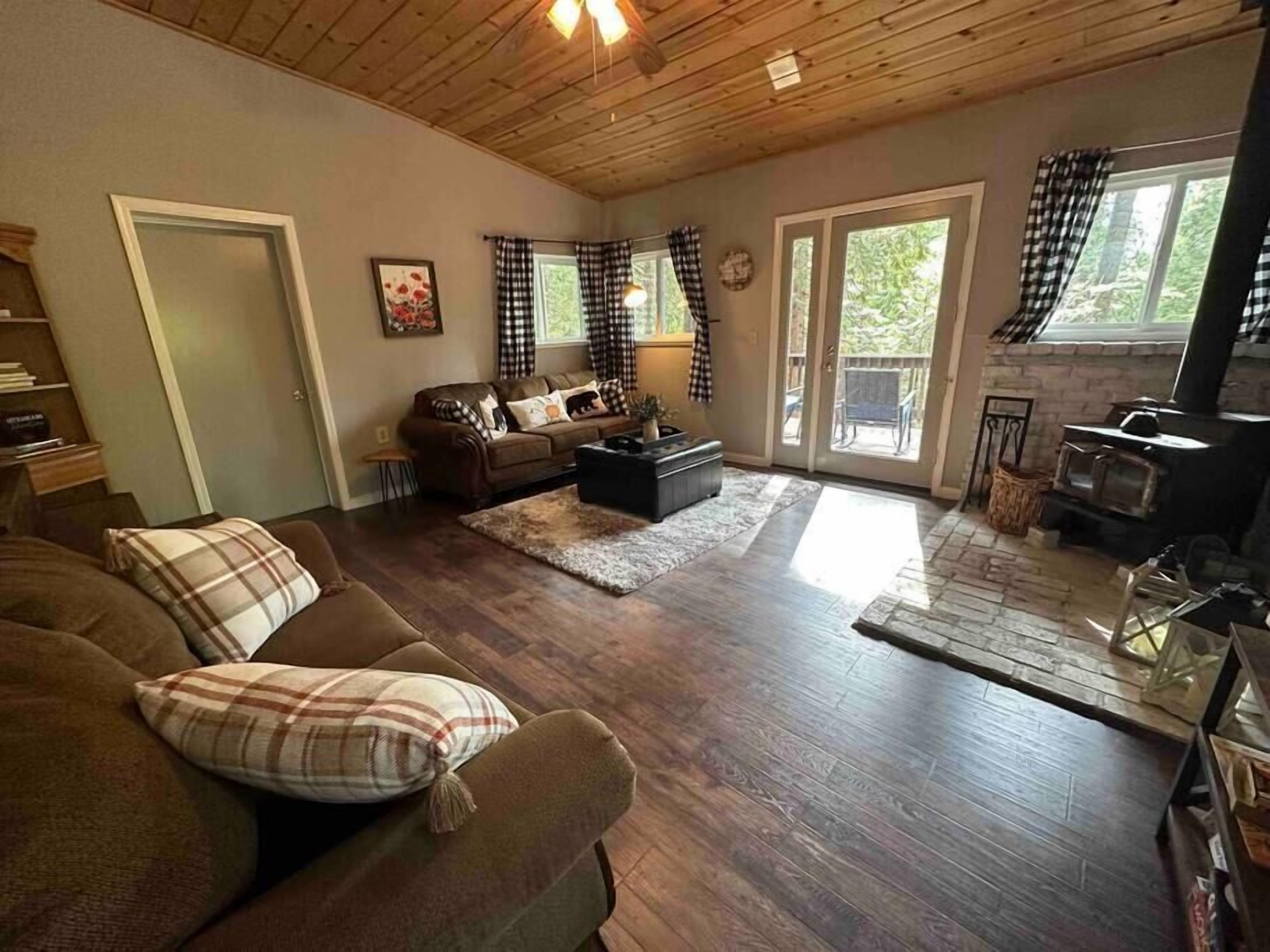 Cozy Lake Cottage Retreat Nestled In The Forest - Murphys, CA