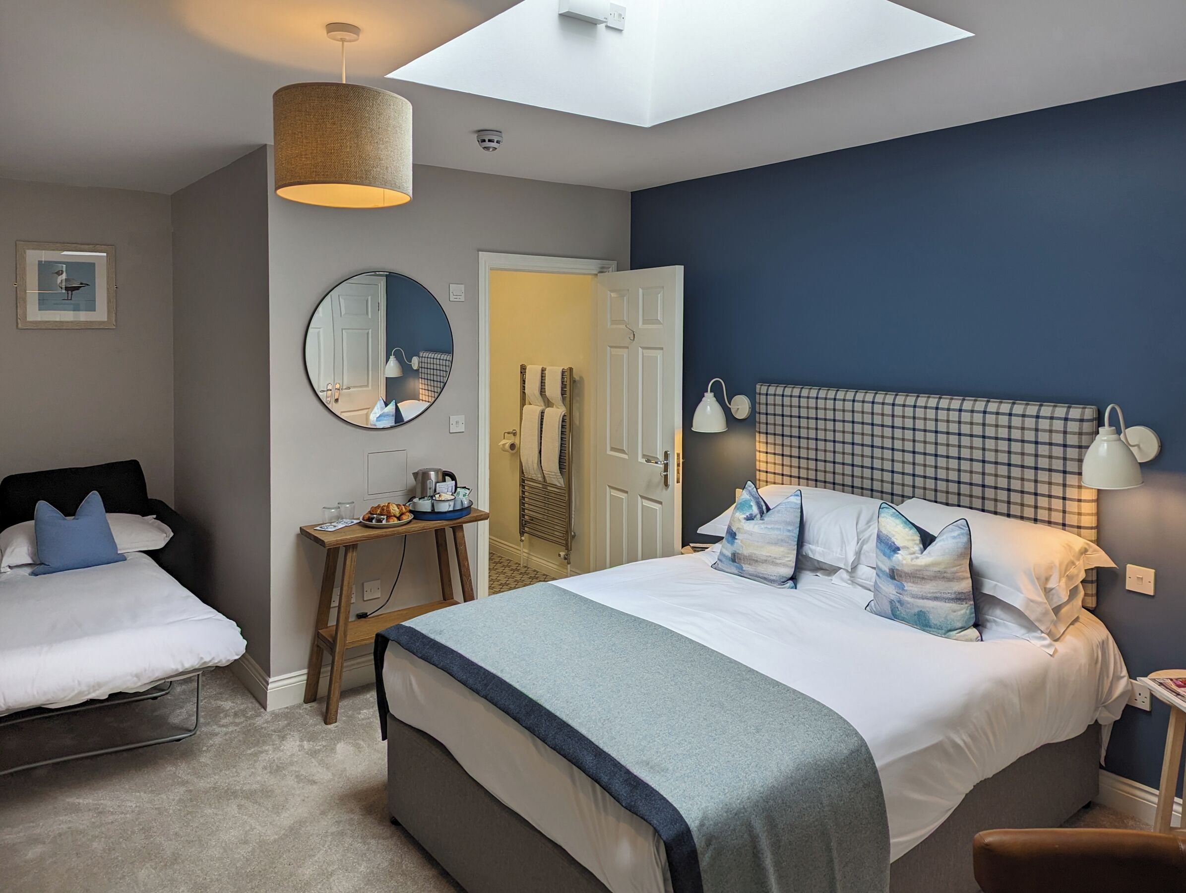 Family Room Skylight - Not Pet Friendly | Quartos insonorizados, Wi-fi grátis, roupa de cama fornecida 