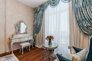 Quarto Superior | Roupa de alta qualidade, camas de colchão viscoelástico, minibar 