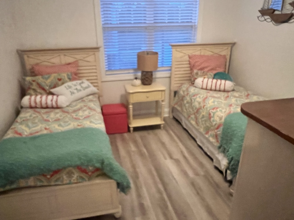 Lovely Home On Icw With Sunrises Over The Water. Boat Lift, Tesla Charger - Surf City, NC