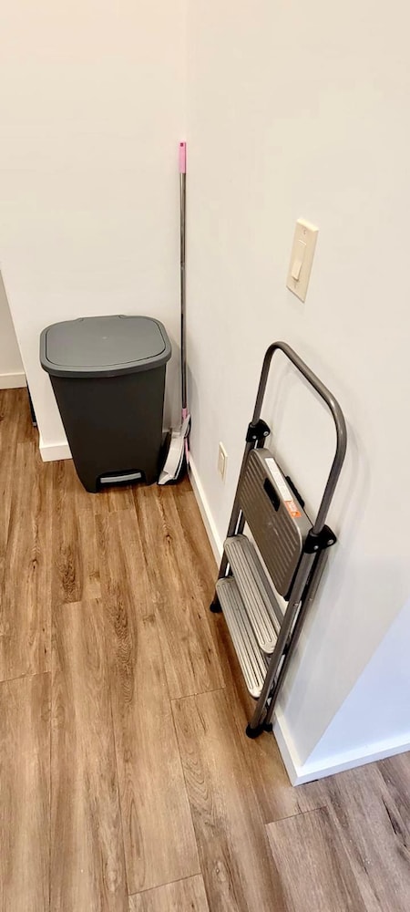 Bright Modern 3 Bedroom Home - 10 Min Walk From Temple University - Bucks County, PA