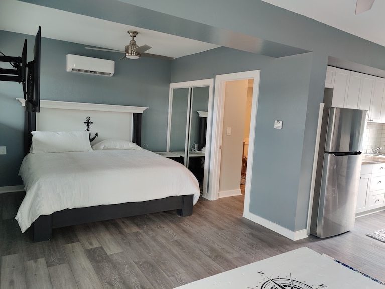 Newly Remodeled, Relaxing, Romantic Ground Floor 1 Bedroom Waterfront Getaway. - ボカ・グランド, FL