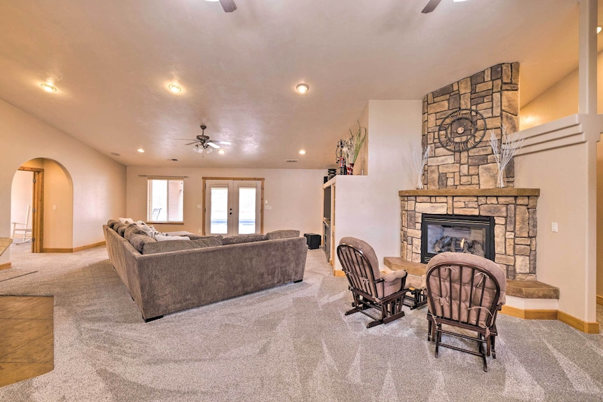 Hurricane Home W/ Pool & Spa ~ 25 Mi To Zion! - 利茲