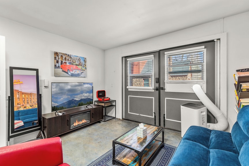 Noho Stone Bungalow W/ac, W/d, 2 Smart Tvs W/speedy Wifi At Forest & Beaver St - Northern Arizona University, Flagstaff