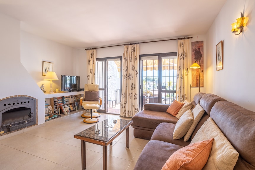 Villa 'Casablanca 23' Overlooking The Sea Close To The Beach With Shared Pool & Wi-fi - 夫里希利亞納