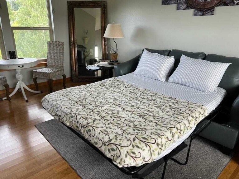 Surrounded By Water | Astoria Riverfront Retreat - Astoria, OR