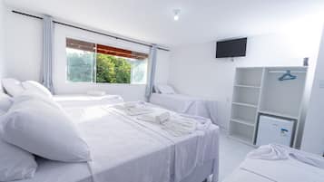 Quarto Familiar | Minibar, secretária, ferro/tábua de engomar, Wi-fi grátis