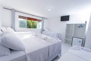 Quarto Familiar | Minibar, secretária, ferro/tábua de engomar, Wi-fi grátis