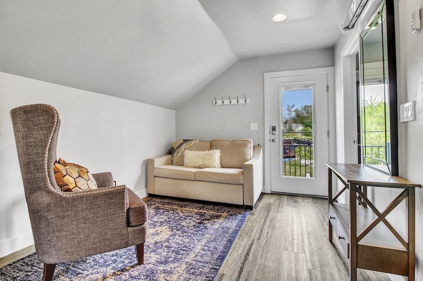 Cozy, Classy, And Convenient Sugarhouse Studio - Salt Lake City