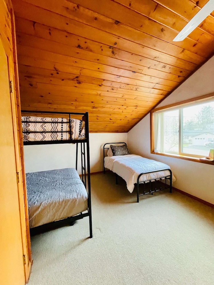 Unforgettable 4 Bedroom 3 Bath Waterfront Cabin - Lake Michigan Beach, MI
