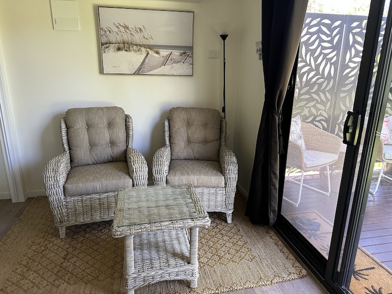 Stylish Guesthouse Short Bush Walk To Beautiful Swim Beach. - Cairns