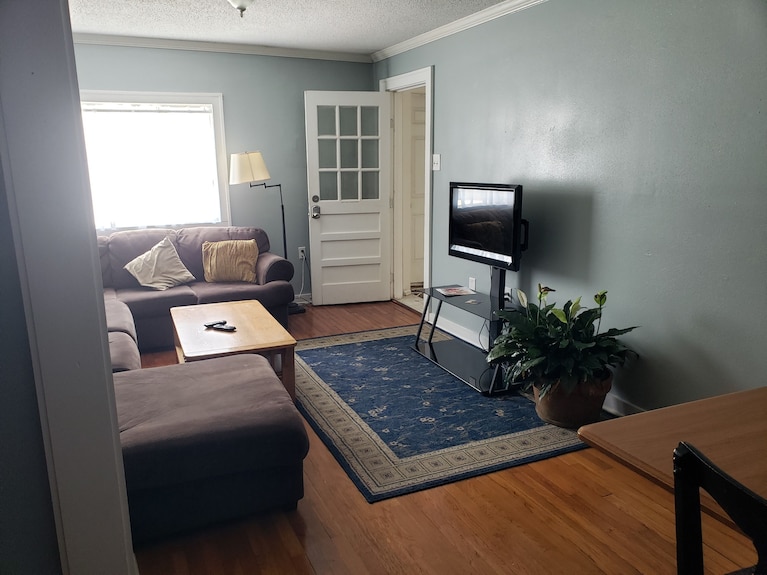 Bon Aire Apartment Is In Downtown Mobile On The Mardi Gras Parade Route\n - Alabama