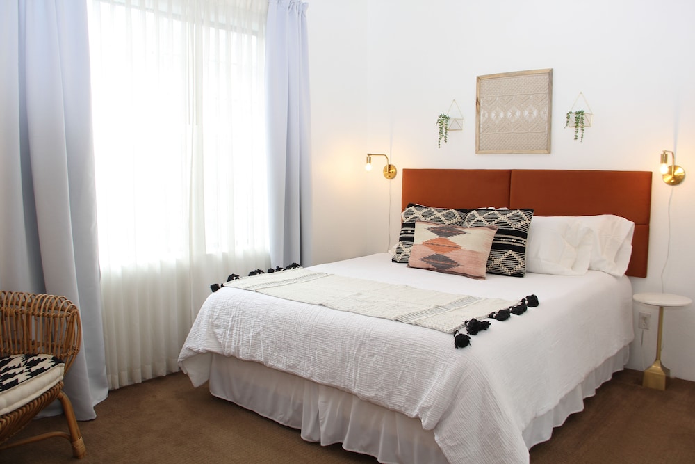 La Estancia - In The Heart Of Old Town La Quinta - La Quinta, CA