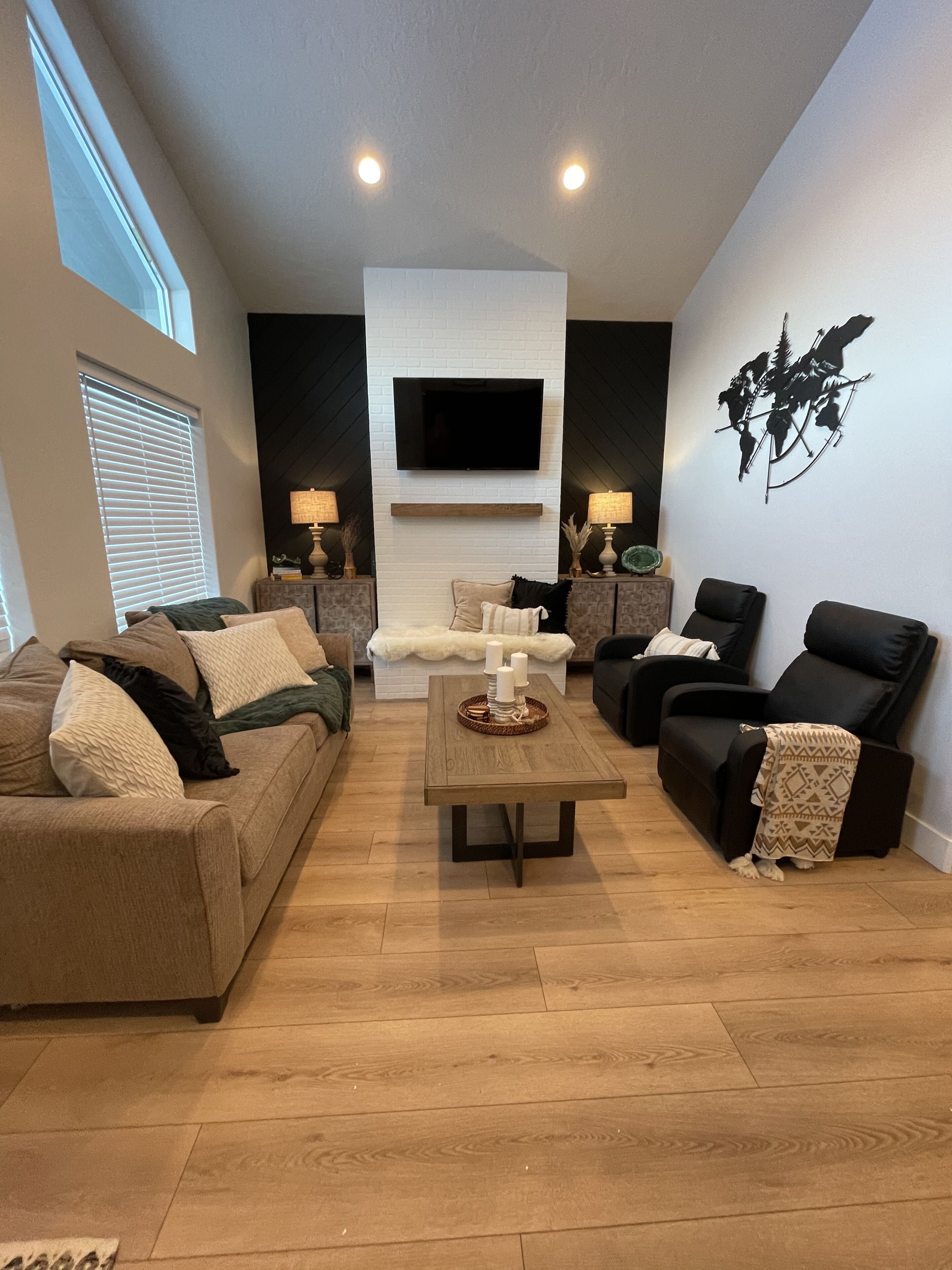 Modern, Cozy Cabin Near Tamarack & Cascade Lake With Private Hot Tub - Lake Cascade, ID