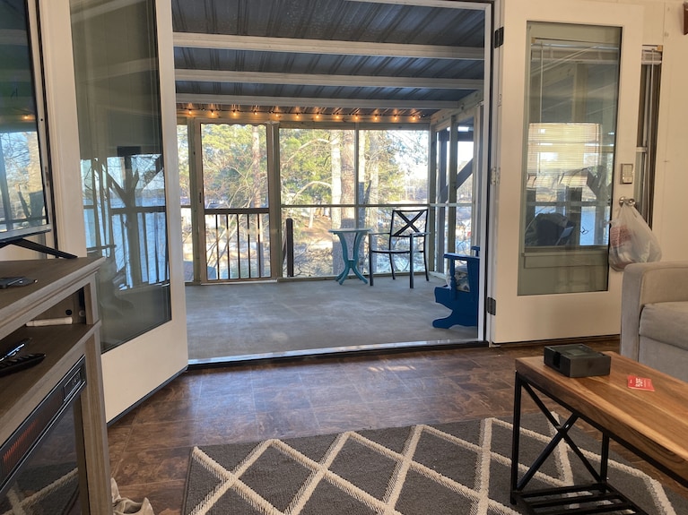 Lakeside Fishing Cabin With Boat Lift For Your Boat! Year Round Water. - Alabama