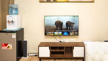 Apartamento, 1 quarto | Sala de estar | TV de ecrã plano