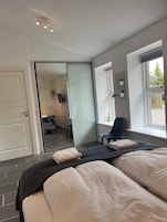 Quarto Duplo Económico, 1 cama queen-size, não fumadores | Minibar, cortinas/cortinados opacos, Wi-fi grátis