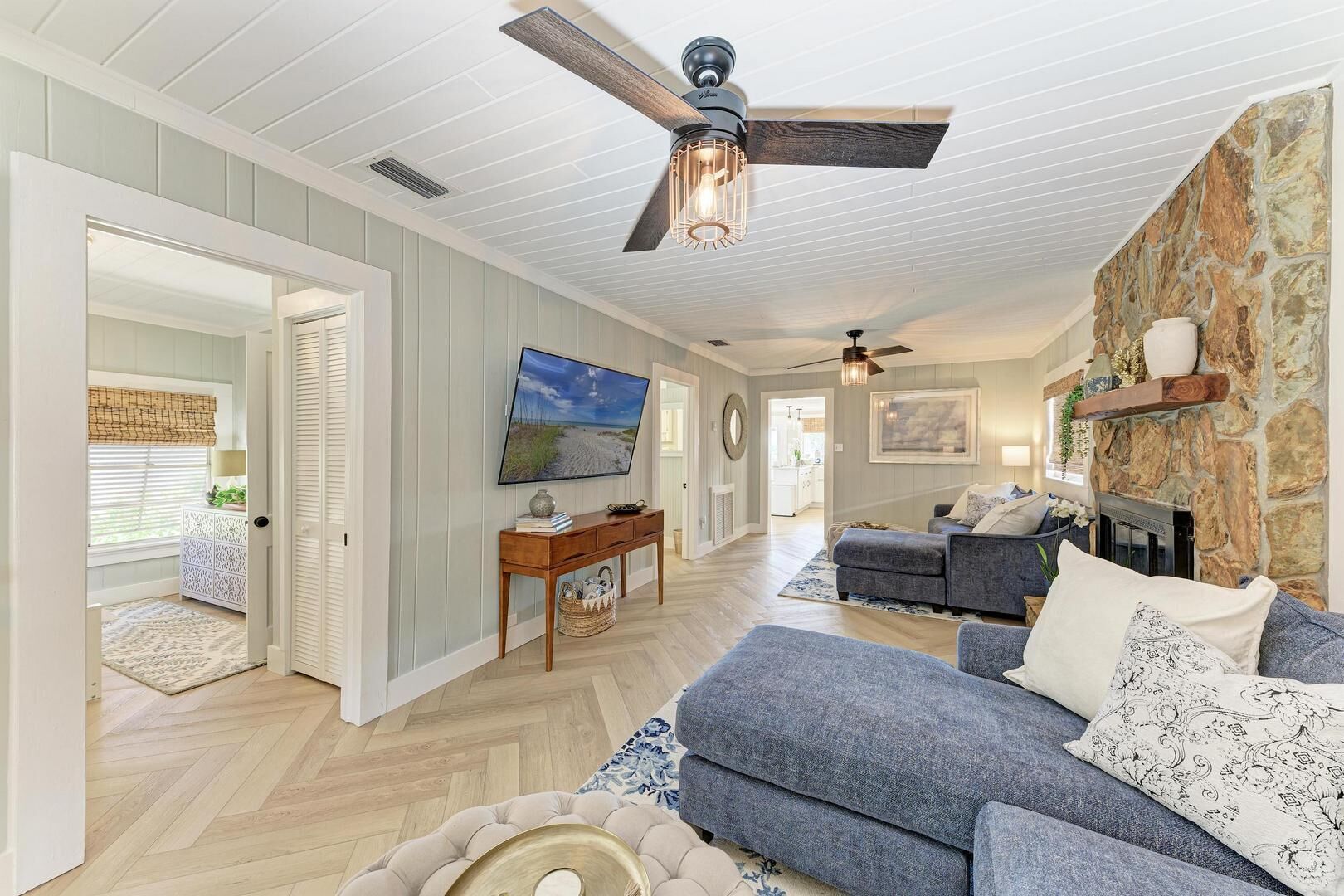 Crooked Coconut: Resort Pool & Spa, Dock, Kayaks - Anna Maria Island, FL