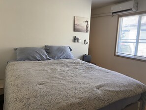 Quarto Individual Básico, 1 cama queen-size, não fumadores | Secretária adequada para computadores portáteis, ferro/tábua de engomar 