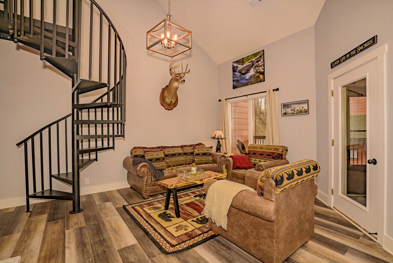 Your Basecamp Steps From The Heart Of Gatlinburg! - Ripley's Aquarium of the Smokies, Gatlinburg