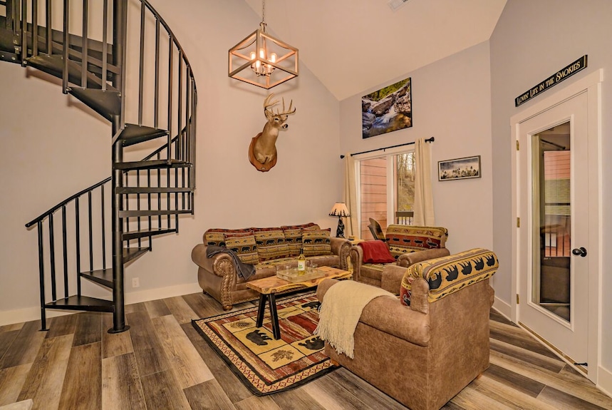 Your Basecamp Steps From The Heart Of Gatlinburg! - Ripley's Aquarium of the Smokies, Gatlinburg