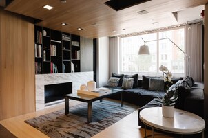 Área de estar no saguão