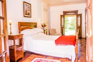 Quarto premium | Individualmente decorados, individualmente mobiliados, escrivaninha