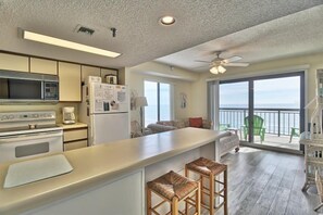 Apartamento em Condomínio Fechado, 1 quarto, varanda, junto ao mar (806) | Exterior