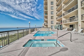 Condo, 1 quarto, sacada, de frente para o oceano (806) | Fachada