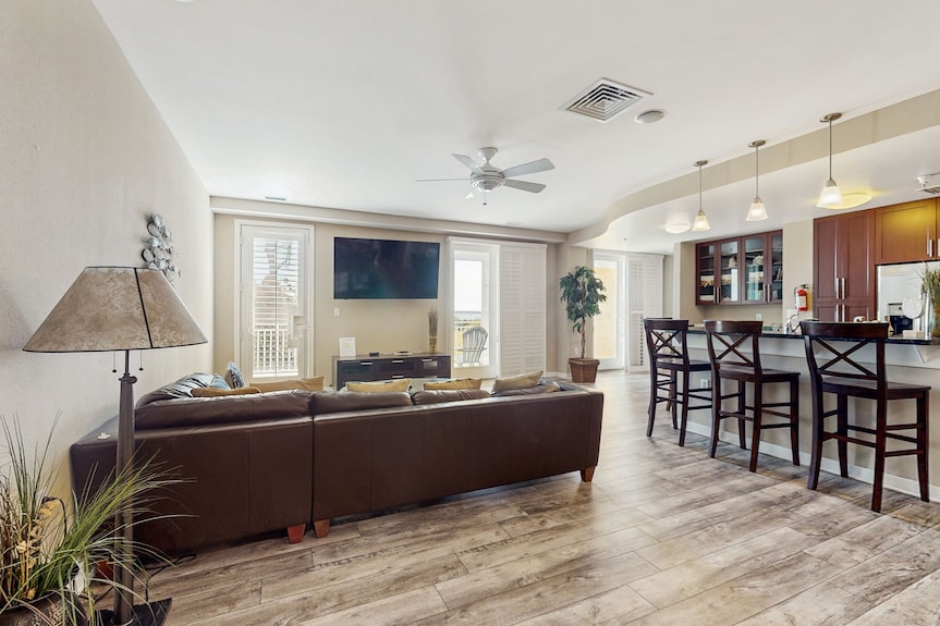 Bayside Condo Off The Pool With Amazing Sunset View & Gym - Sandbridge Beach, VA