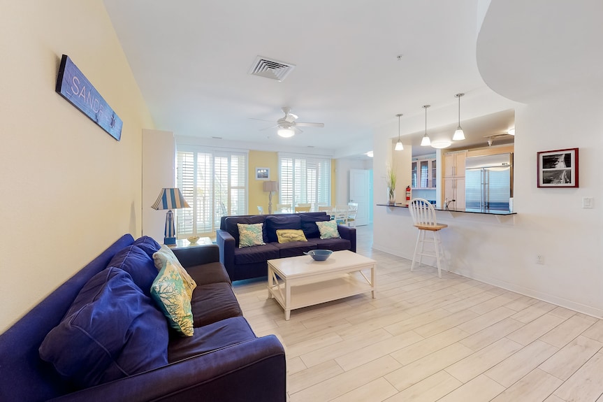 Inviting Condo Steps From The Beach With Balcony & Resort Pools - バージニア・ビーチ, VA