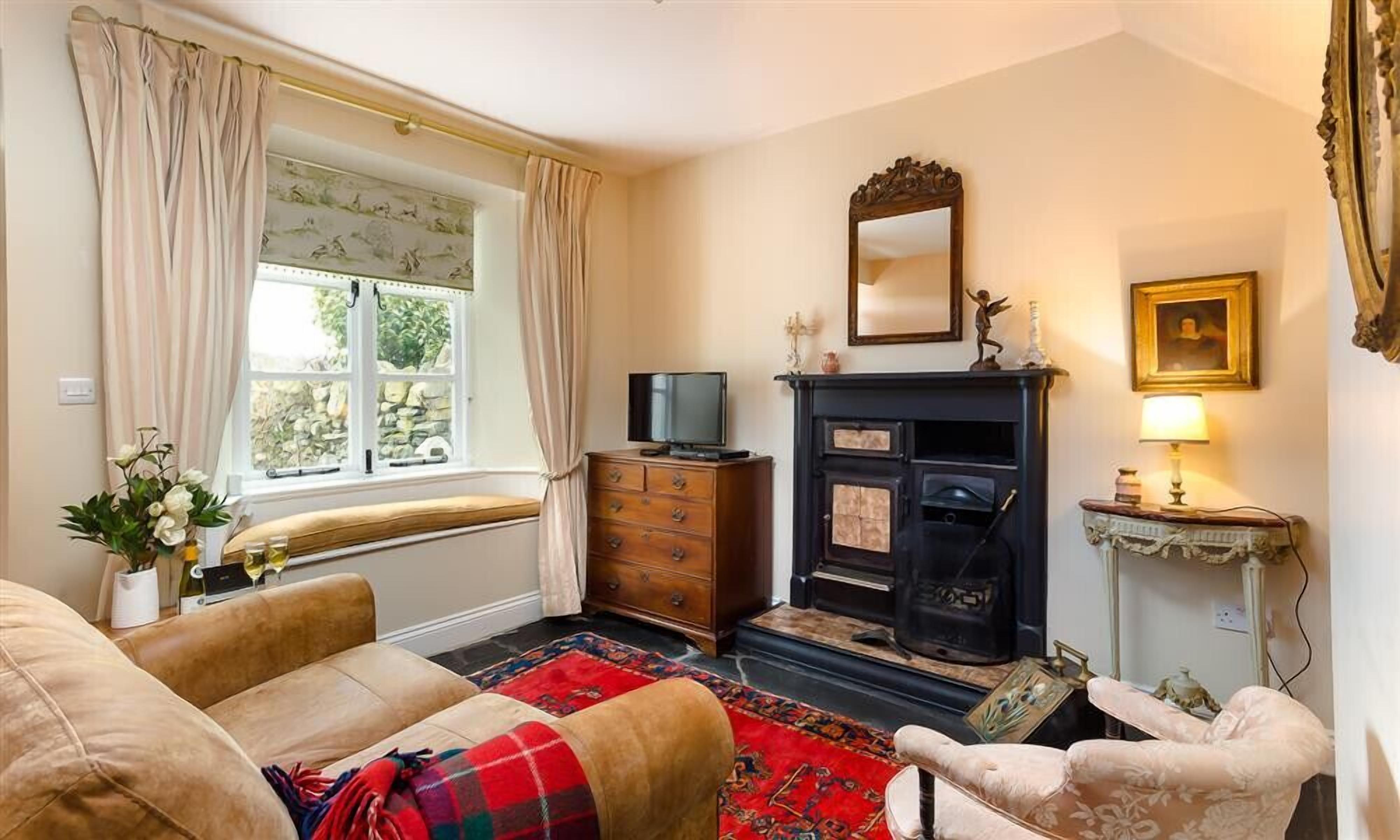 The Blithe Hare, Pet Friendly, With Open Fire In Troutbeck Bridge - Coniston