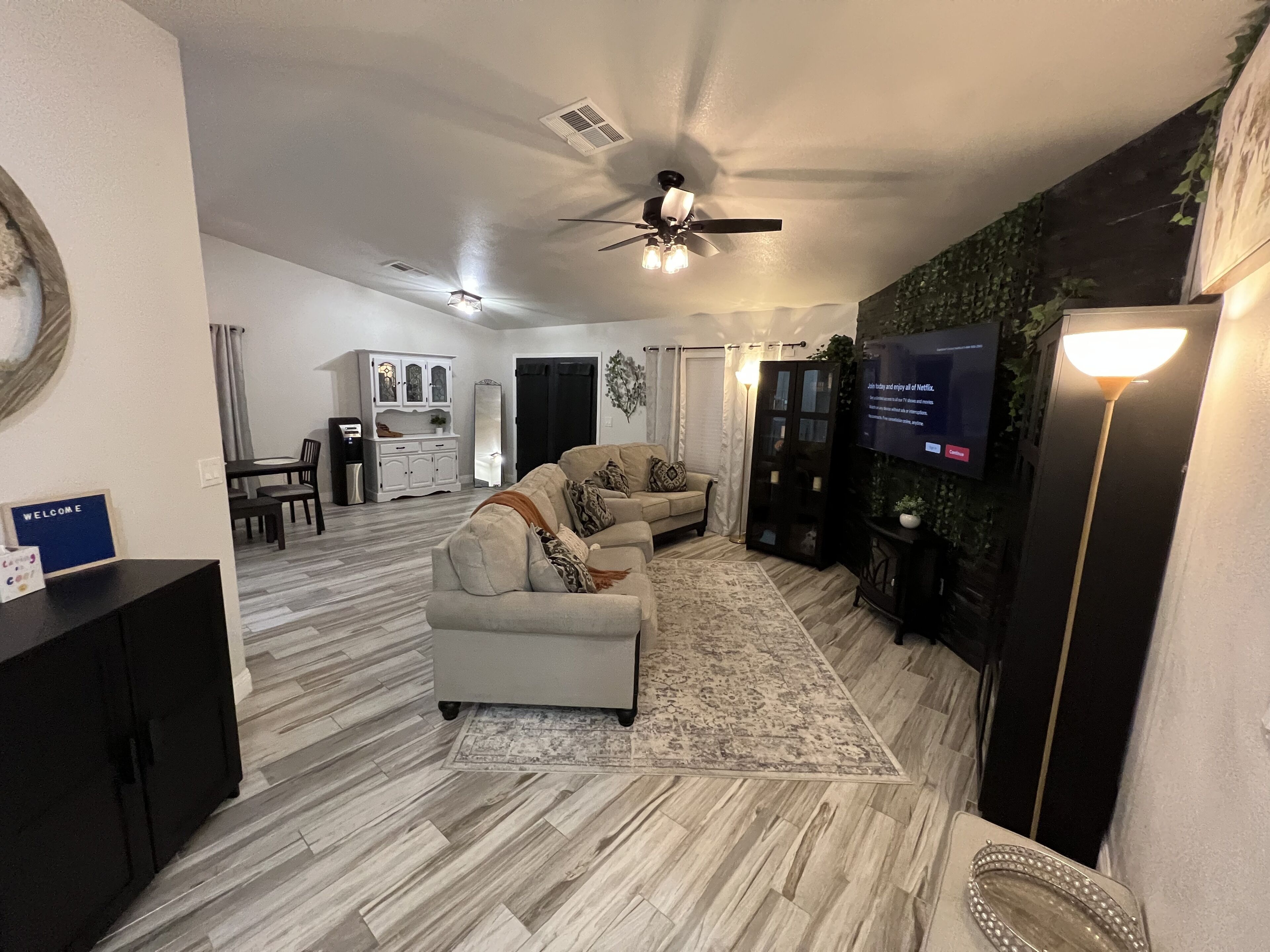 Lovely, Peaceful, And Modern Las Vegas Home! Close To Strip! - North Las Vegas, NV