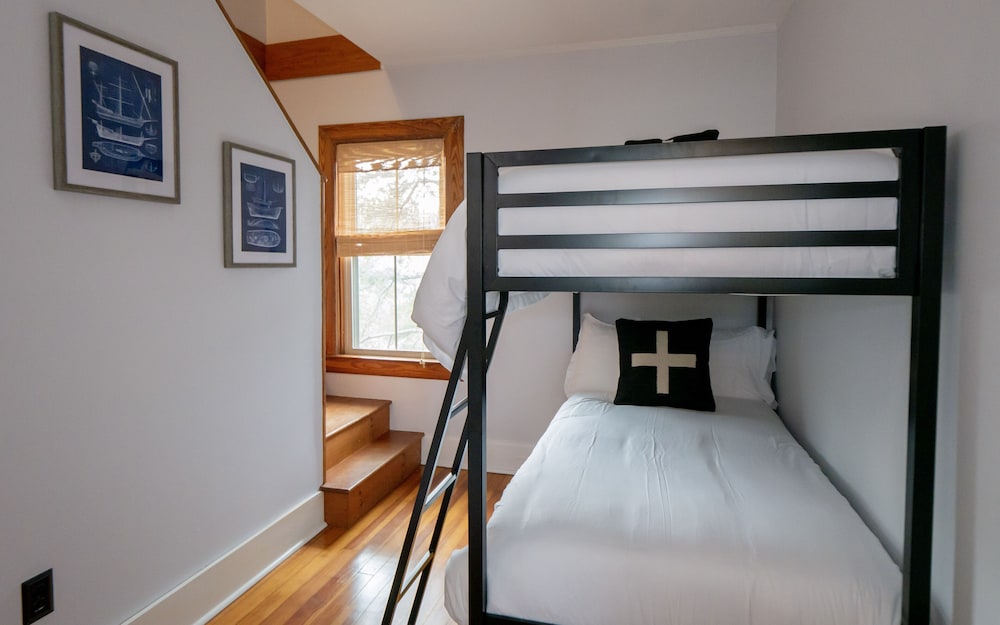 The Newport Haven - 3 Bedroom, 1 Bath In 5th Ward - Newport, RI