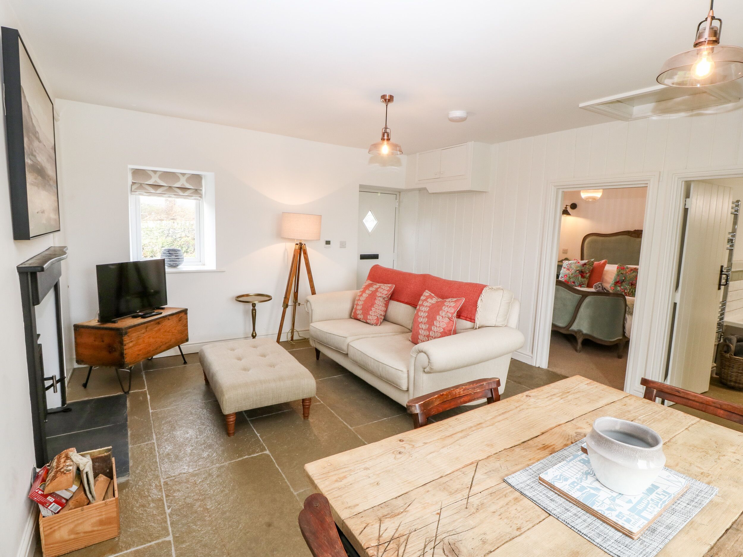 Rhytty Bach, Pet Friendly, Character Holiday Cottage In Rhosneigr - Anglesey