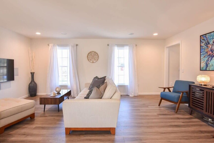 Heated Saltwater Pool Hot Tub! - Wellfleet, MA