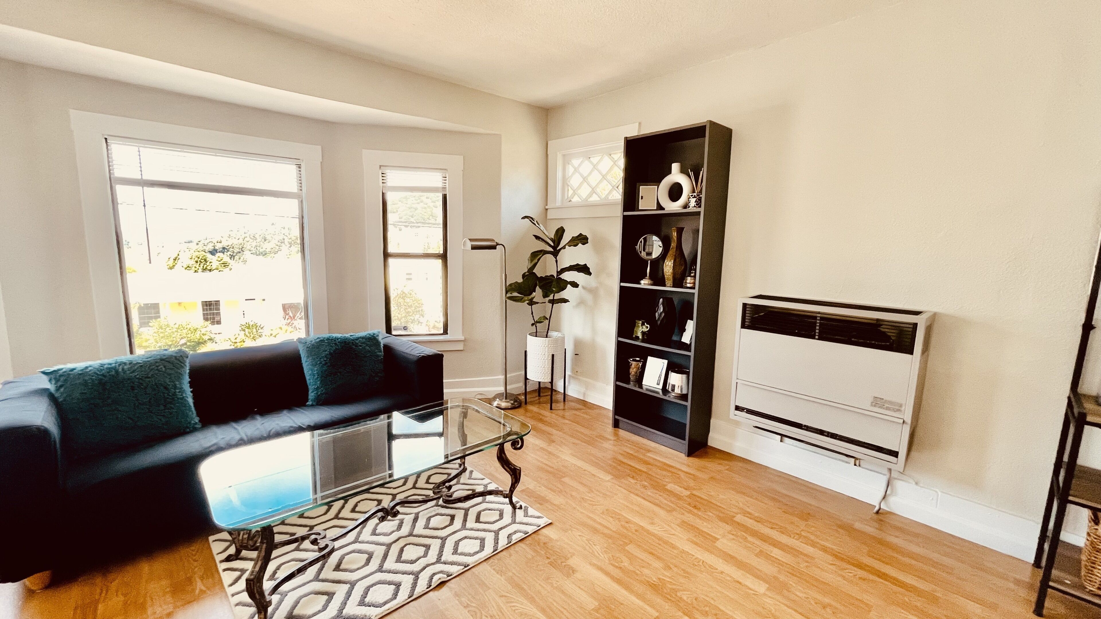 Pet- Friendly, Apartment In Oakland - Oakland, CA