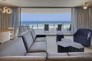 3 Bedroom Oceanfront Residence | Sala | Televisor de ecrã plano de 65 polegadas com canais por cabo, televisor 