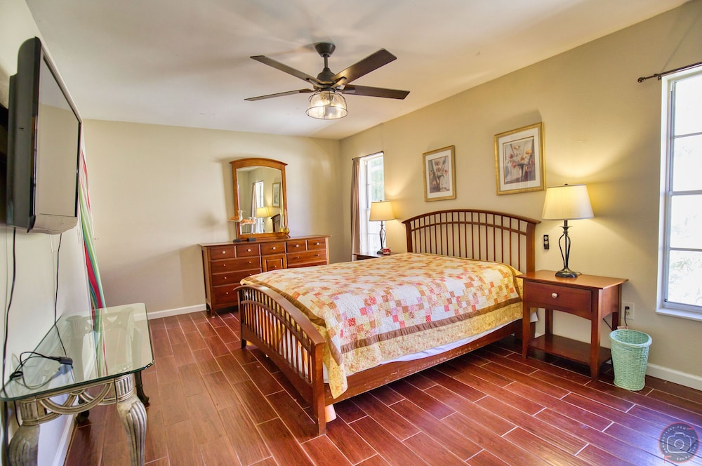 Entire Home In Quiet Neighborhood Near Beach - Englewood, FL