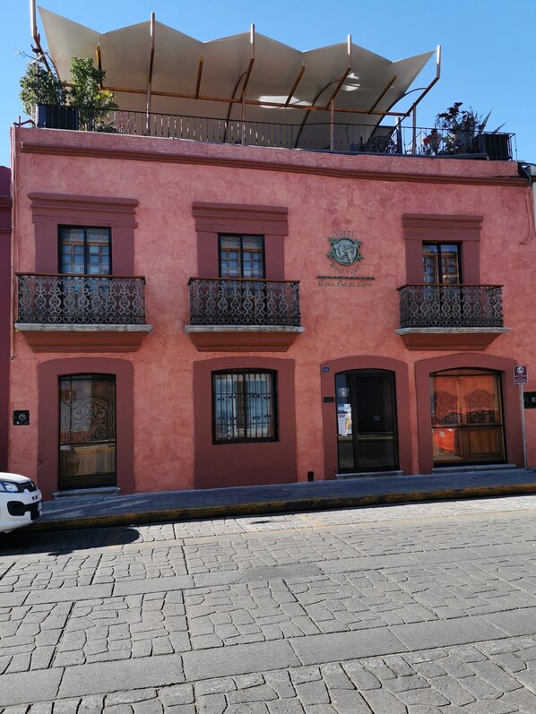 Fachada da propriedade